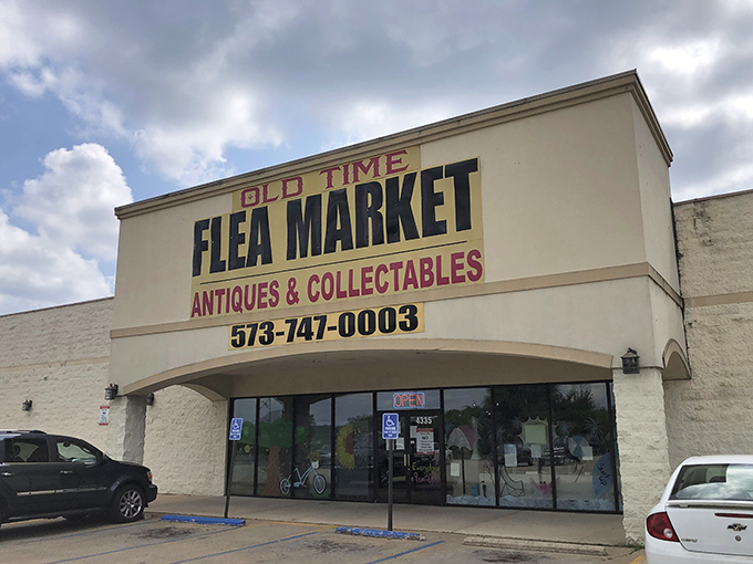 Another view of the market's facade - like a treasure chest, it's what's inside that counts.