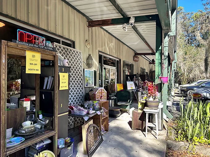 Spanish moss drapes over Sugar Bear Antique Mall like nature's welcome banner, hinting at the treasures waiting inside this unassuming Jacksonville gem.