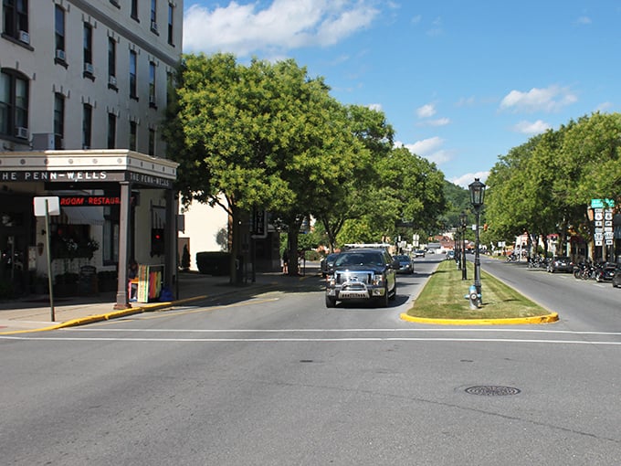 Main Street's boulevard design feels like someone took small-town America and gave it the royal treatment. Those gas lamps aren't just for show&mdash;they're working overtime on charm.