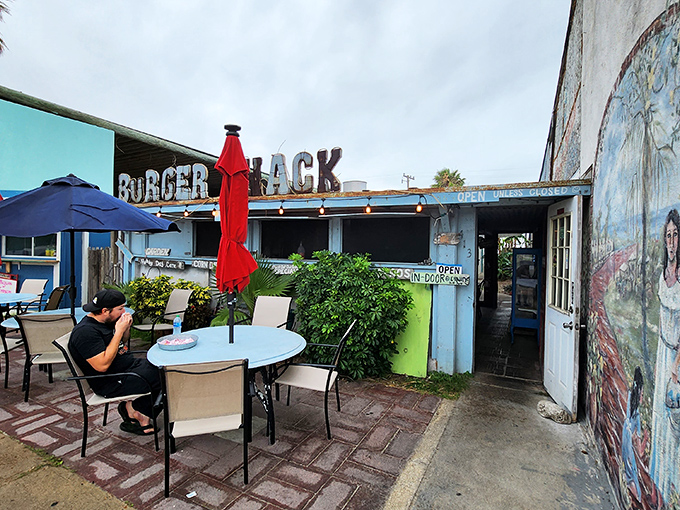 The weathered sign and colorful umbrellas aren't putting on airs &ndash; they're saving all the drama for what happens between the buns.