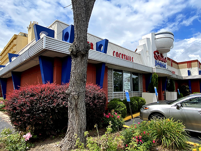 That glowing neon teapot beckoning you from Harvard Avenue isn't a mirage&mdash;it's your breakfast destiny calling.