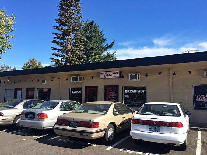 Parking lot filled on a sunny Oregon morning &ndash; the surest sign you've found a local treasure worth the wait.