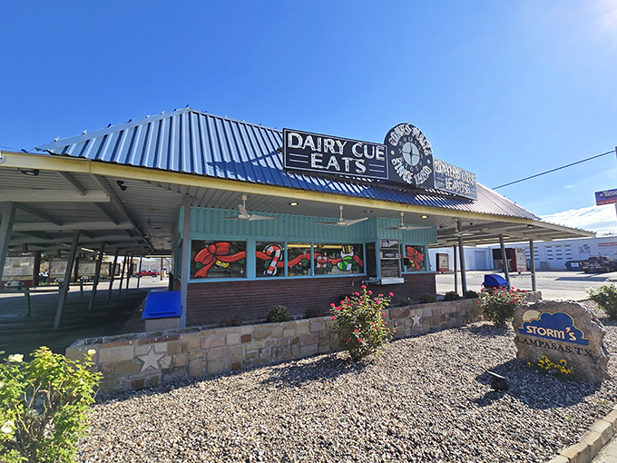 That blue metal roof has sheltered more satisfied diners than a Texas thunderstorm has raindrops.