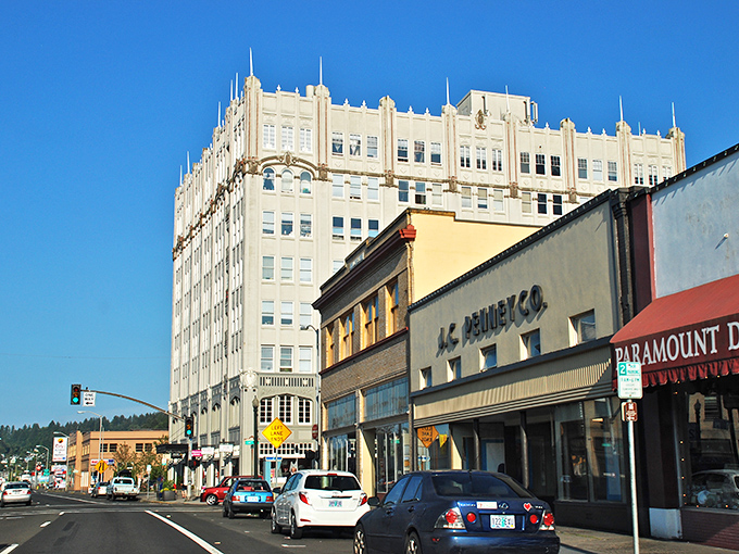 Astoria&rsquo;s brick-lined streets and inviting storefronts create a charming atmosphere that&rsquo;s both welcoming and affordable.