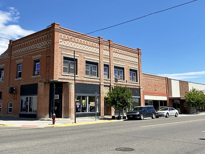 Main Street Laurel looks like someone pressed pause on 1950 and forgot to hit play again.