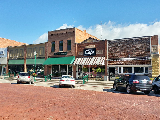 Downtown Aurora's brick-paved streets and historic storefronts create a Norman Rockwell painting come to life, minus the exorbitant big-city price tags.