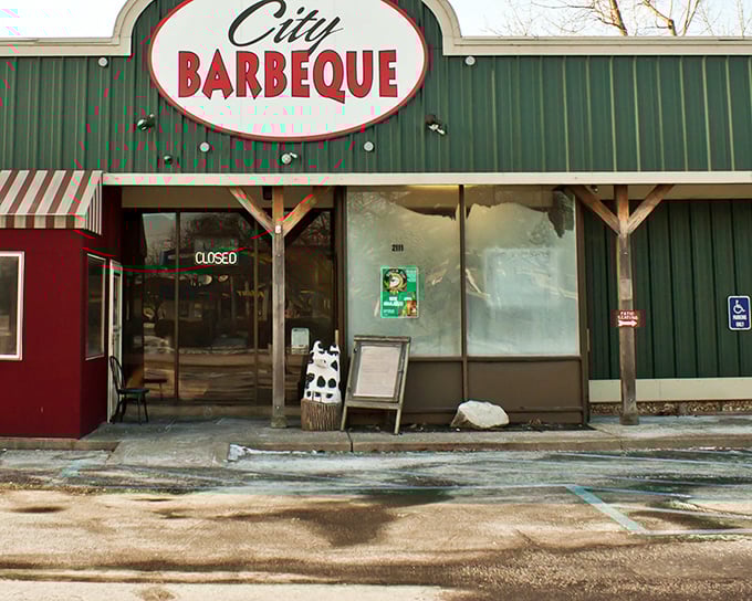 The green and red exterior of City Barbeque beckons like a smoky siren call to hungry Columbus travelers.
