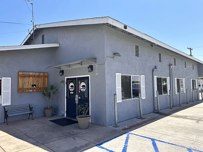 The unassuming exterior of Cali BBQ proves once again that the best barbecue joints often hide in plain sight, like culinary speakeasies of smoke and flavor.