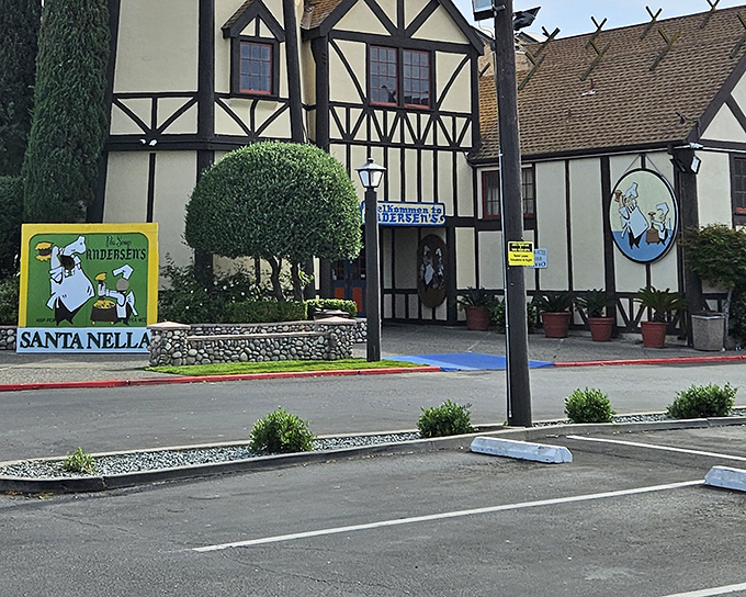 Look for the cheerful cartoon mascots welcoming you to this roadside institution. They've been splitting peas and lifting spirits for generations of California travelers.