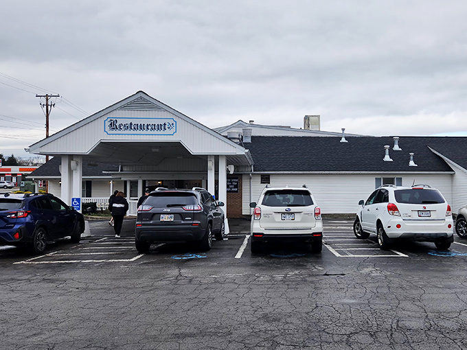 Das Dutch Village Shops beckons like a portal to simpler times, where shopping meets homestyle dining.