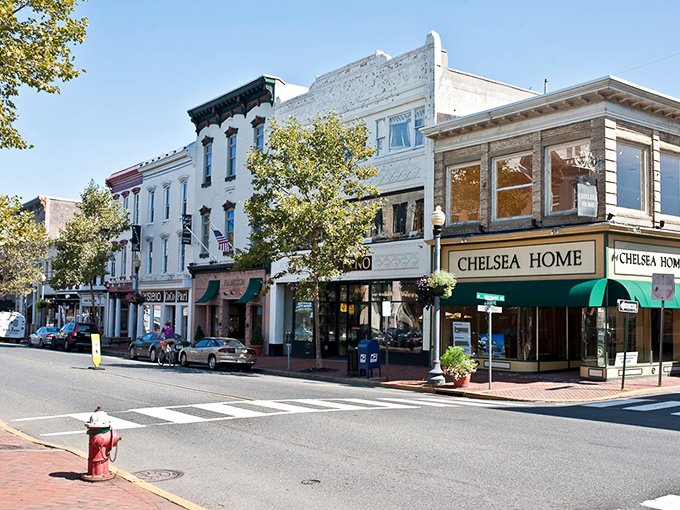 Stroll down Broad Street and you'll swear you've wandered onto a movie set&mdash;historic facades housing modern treasures in Red Bank's vibrant downtown.