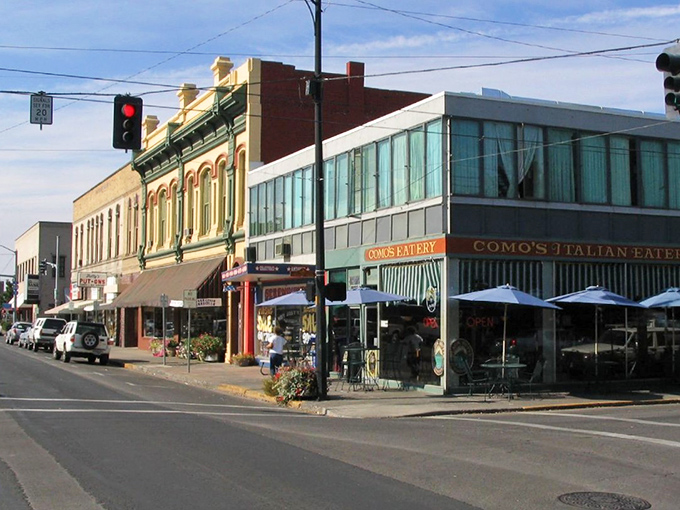 Downtown Pendleton's historic charm isn't manufactured – it's the real deal, where Como's Italian Eatery anchors a corner that's seen a century of stories unfold.