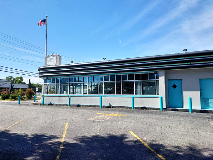 Good morning, Georgia! This classic spot, standing proud with the Stars and Stripes, promises a steak-and-eggs breakfast fit for a king.