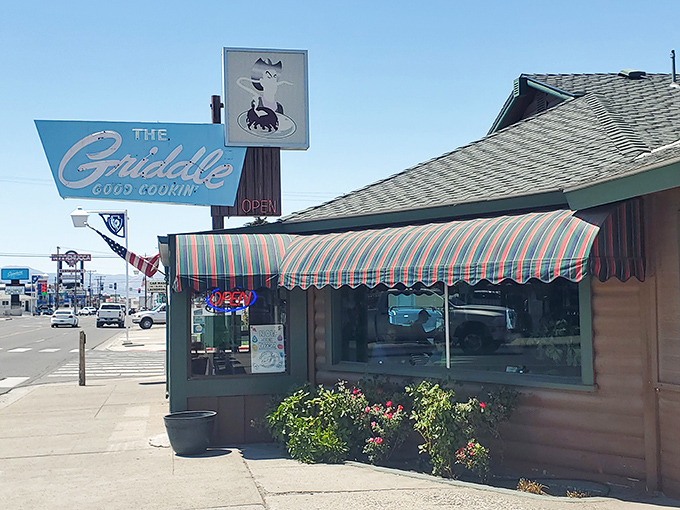 That striped awning and vintage sign aren't lying – this is where breakfast dreams come true in Winnemucca.
