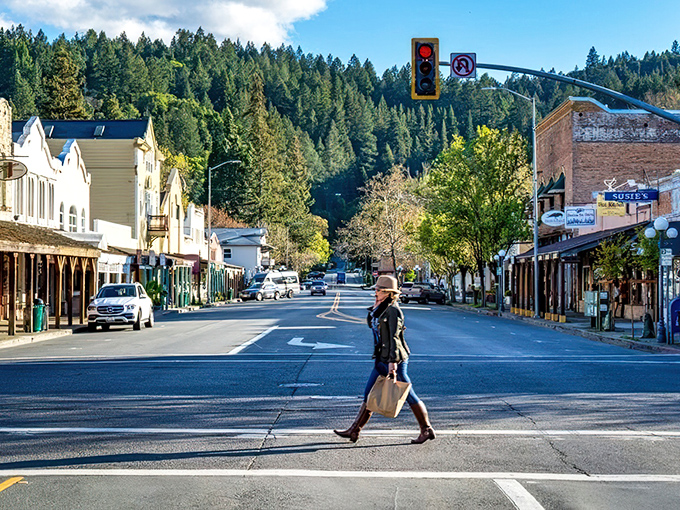 Lincoln Avenue stretches before you like a movie set, where the pace is so leisurely even the traffic lights seem to yawn. Small-town charm with big mountain backdrops.