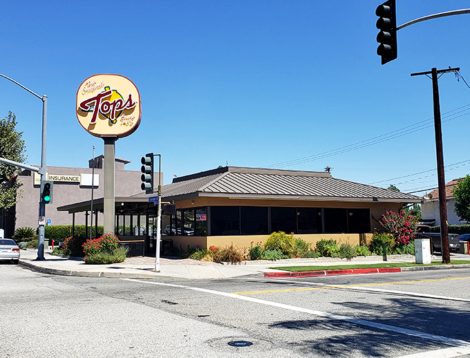 The iconic yellow and red sign beckons hungry Pasadenans like a lighthouse for the famished. Classic California diner architecture at its finest.
