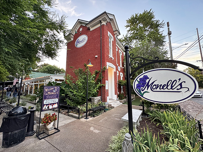 The charming spot where Southern hospitality and amazing food meet. Ready to step inside for a family-style feast!