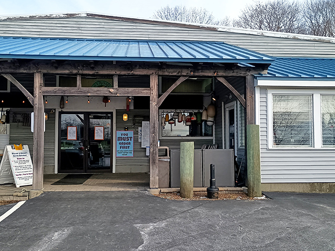The blue-roofed beacon of seafood salvation sits unassumingly on Aquidneck Avenue, promising treasures from the deep without maritime pretension.
