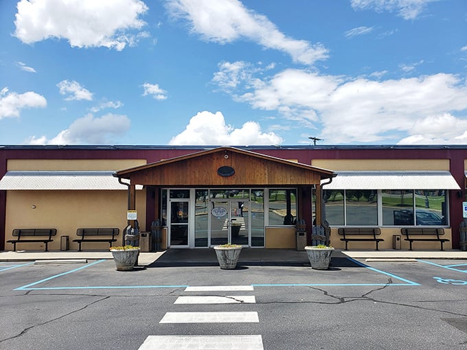 The unassuming exterior of Captain Steve's belies the seafood treasures within. Like a good poker player, it keeps its best cards hidden until you step inside.