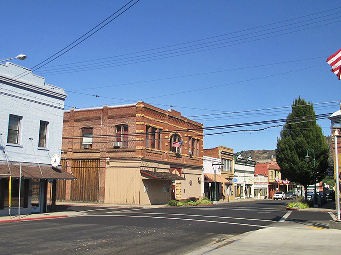 Downtown Yreka basks in California sunshine without the coastal markup. Those brick buildings have seen gold rushes, recessions, and everything in between.