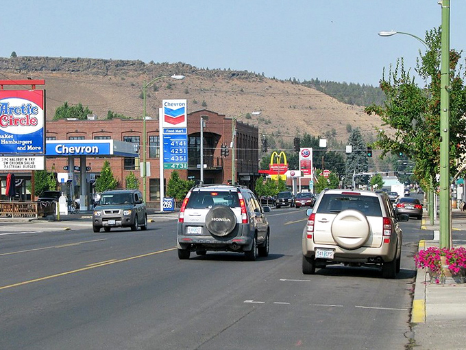 Main Street Prineville offers that perfect blend of small-town convenience and big sky country. No traffic jams, just the occasional friendly wave from passing drivers.