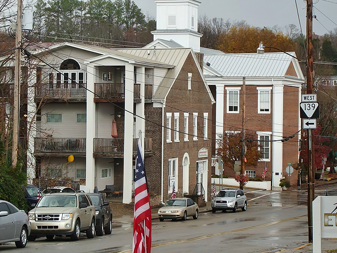 Where small-town charm meets mountain views – this is what Tennessee postcards dream of becoming.