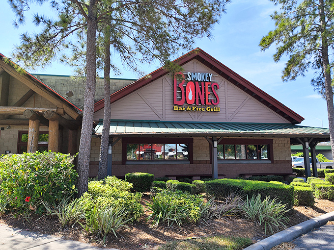 The rustic cabin-style exterior of Smokey Bones stands like a barbecue oasis in Orlando, promising smoky delights within those timber-framed walls.