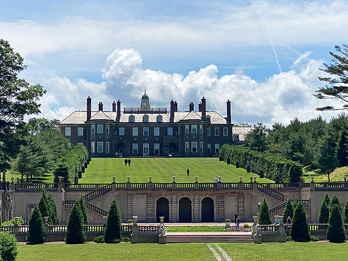 Where "summer cottage" apparently meant "let's build something that makes Buckingham Palace look like a starter home."
