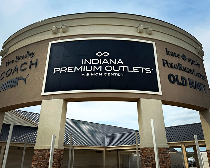 Indiana Premium Outlets&mdash;it's like a stylish retail reunion! Coach, Kate Spade, Old Navy&hellip;let the treasure hunt commence!