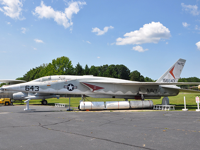 This vintage military jet sits proudly under Maryland skies, a testament to American naval aviation engineering that once ruled the heavens at breathtaking speeds.