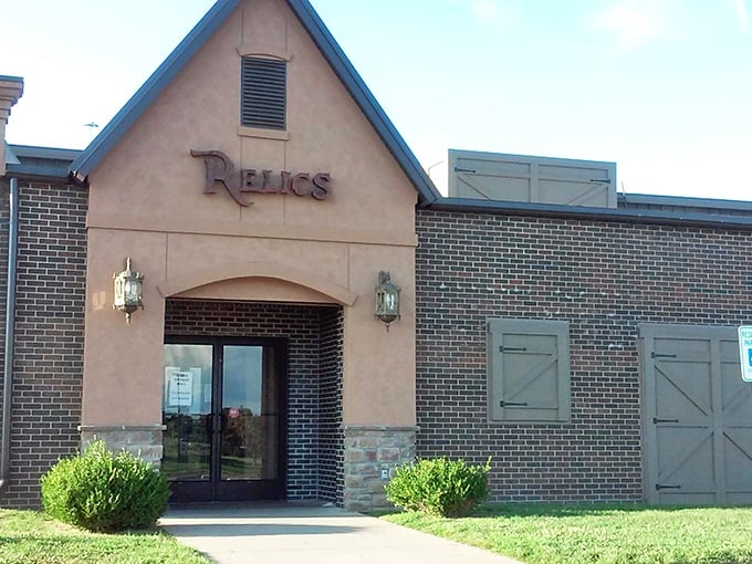 So many relics waiting! Come explore this massive antique mall and find a piece of history in Springfield, Missouri.