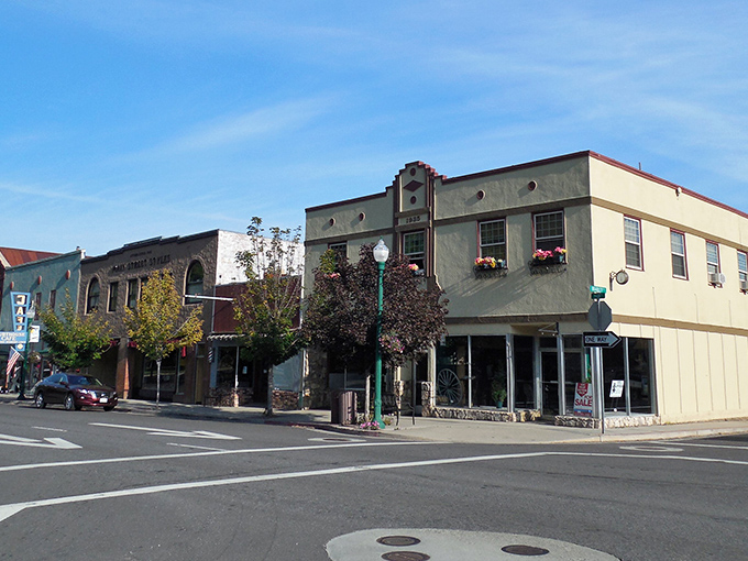 Downtown Quincy looks like a movie set where Norman Rockwell paintings come to life, complete with historic storefronts and mountain views.