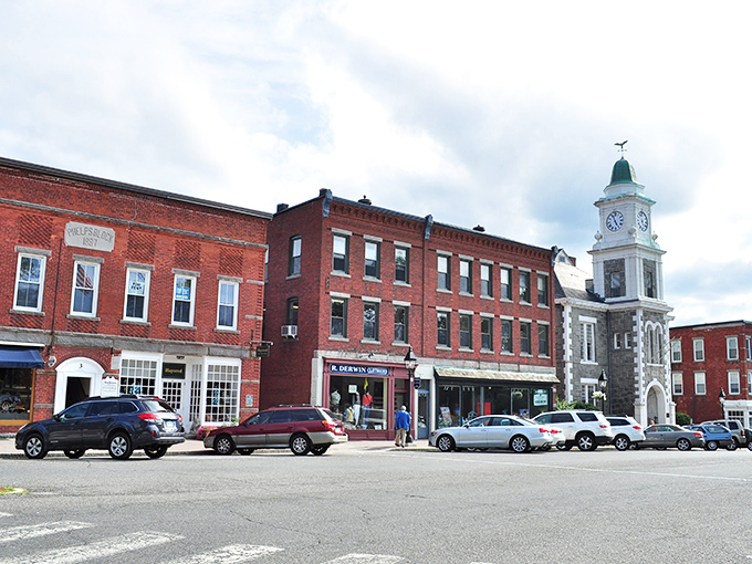 The iconic town center where history and modern life coexist so peacefully you'd think they signed some sort of colonial-era peace treaty.