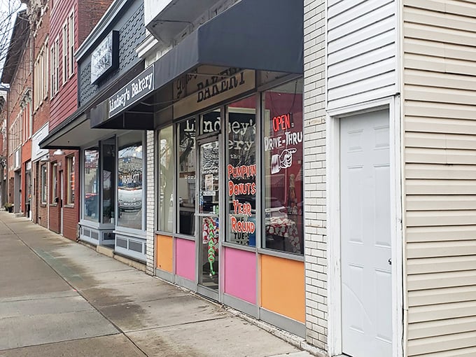 The colorful storefront of Lindsey's Bakery beckons like a sugar-filled oasis on Circleville's Main Street. Those vibrant panels aren't just decoration&mdash;they're warning signs for your willpower.