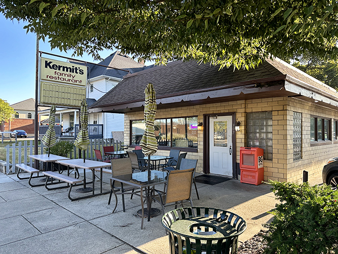 The unassuming yellow brick exterior of Kermit's might not stop traffic, but locals know this modest fa&ccedil;ade hides breakfast treasures worth their weight in maple syrup.