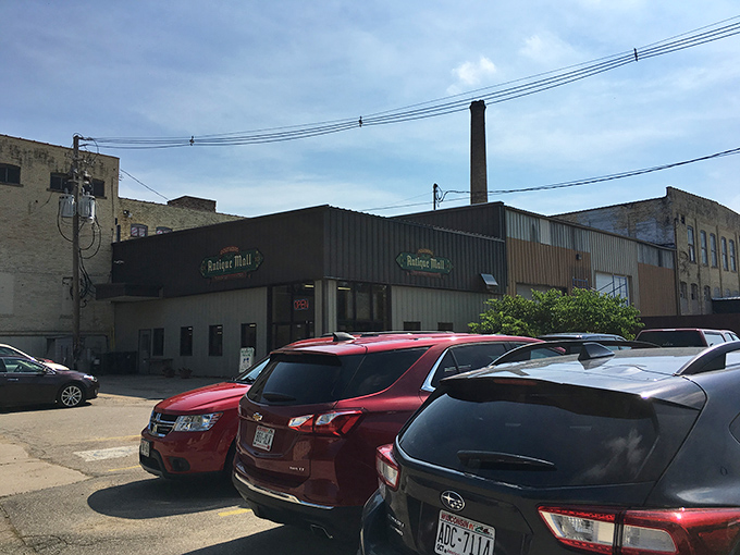The unassuming exterior of Columbus Antique Mall hides its treasures like a poker player with a royal flush and the world's best poker face.