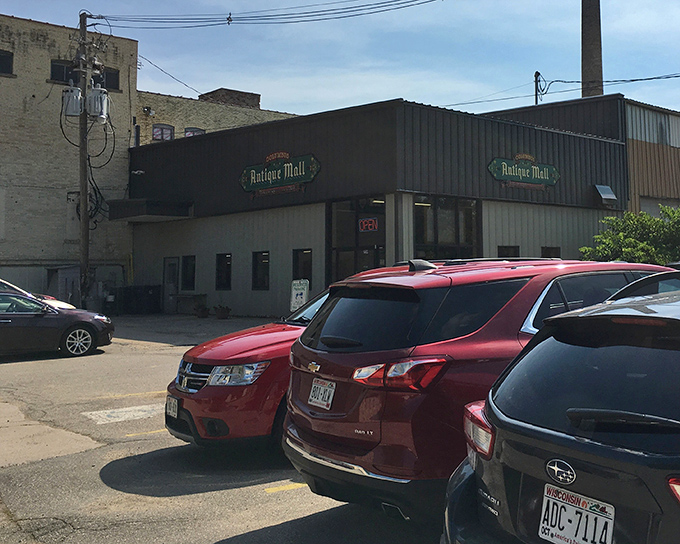 The modest exterior of Columbus Antique Mall is a reminder that true treasures often hide behind the plainest walls.