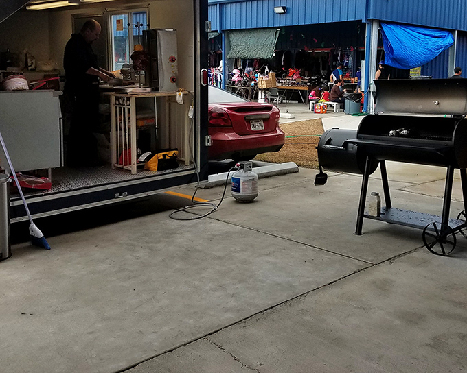 The open-air setup lets vendors showcase everything from grills to trinkets in true Louisiana swap-meet style.