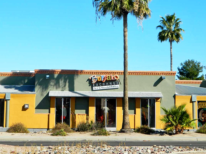 Arizona sunshine and recycled fashion await at this awesome Tucson Buffalo Exchange! Time to find your next favorite piece.