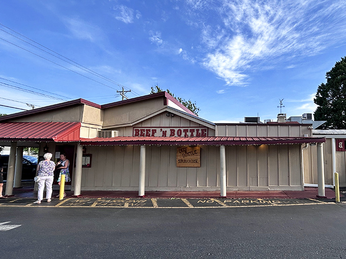 Like finding a speakeasy in plain sight, Beef 'N Bottle's modest fa&ccedil;ade belies the extraordinary dining experience within. No flash, all substance&mdash;just how a classic steakhouse should be.