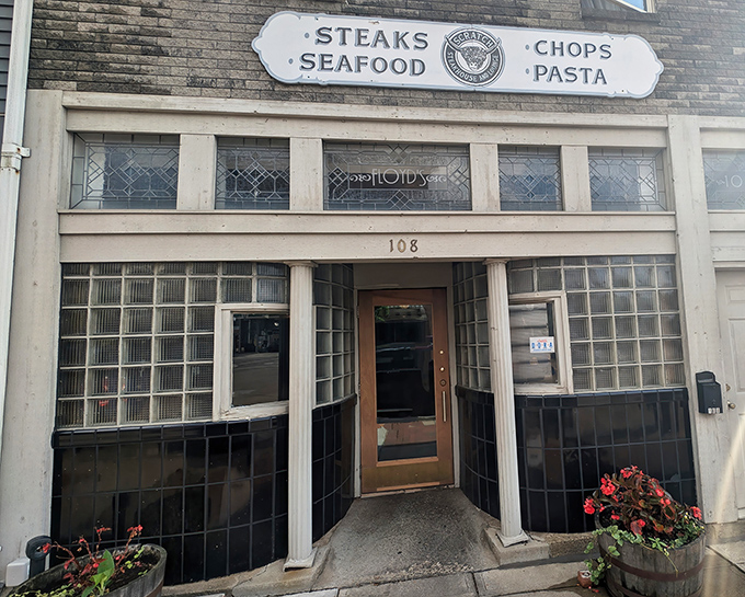 The unassuming brick facade of Scratch Steakhouse hides culinary treasures within, proving that in Ohio, the best steaks often come without the flashy neon fanfare.