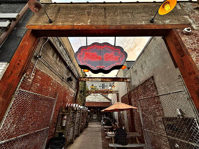 That neon flicker over the brick alley doesn&rsquo;t lie&mdash;brisket bliss waits just beyond it.