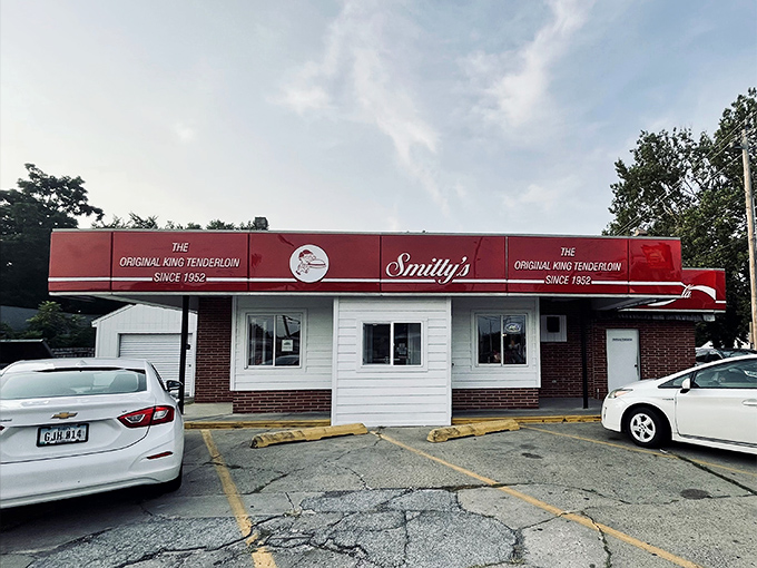 The iconic red awning of Smitty's has been beckoning hungry Iowans since Eisenhower was in office. Some landmarks need neon and flash&mdash;this one just needs that heavenly tenderloin aroma.