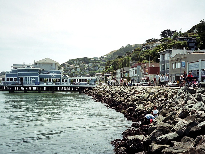 The rocky shoreline offers prime real estate for contemplation&mdash;or plotting your eventual move to this slice of coastal heaven.