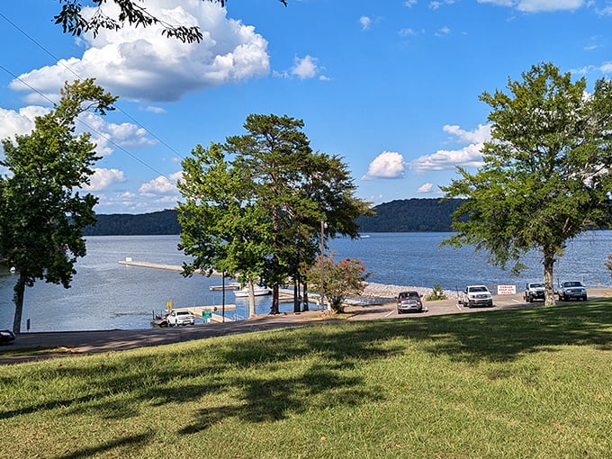 The perfect lakeside retreat where nature does all the heavy lifting. Towering trees frame Pickwick Lake's sparkling waters like Mother Nature's own picture window.