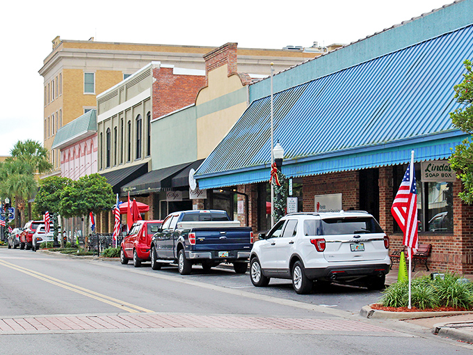 Main Street Leesburg offers that perfect blend of small-town charm and modern convenience, where American flags flutter alongside palm trees in a quintessentially Florida tableau.