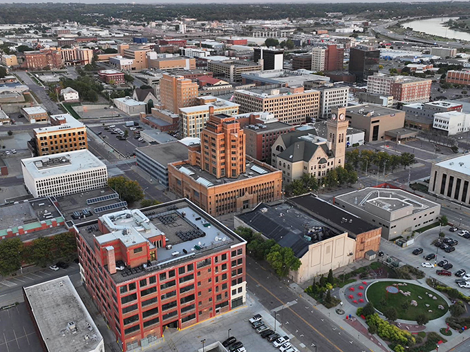 Sioux City's downtown skyline offers that perfect blend of historic brick buildings and modern architecture&mdash;urban charm without the big-city headaches.