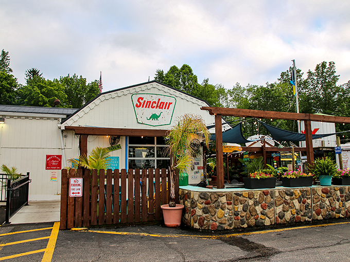 The repurposed Sinclair gas station sign isn't false advertising—this place really does fuel you up, just with Reubens instead of regular unleaded.