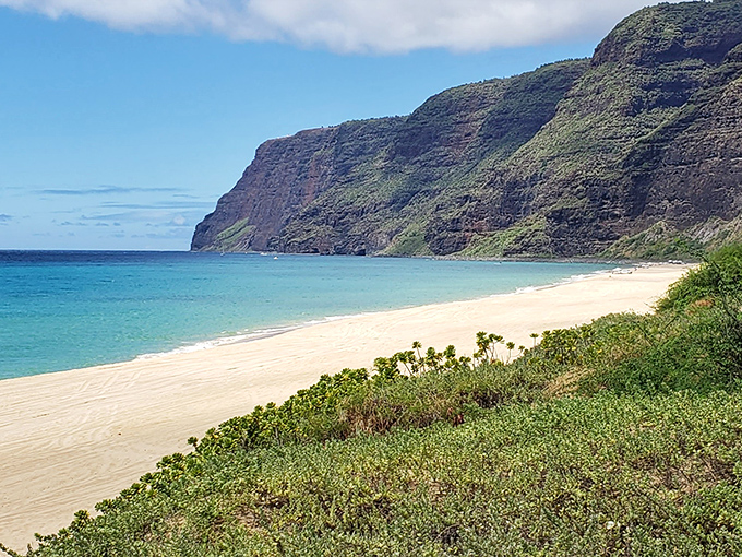 Where the Na Pali cliffs meet endless golden sand &ndash; Mother Nature showing off with a perfect blend of dramatic mountains and pristine shoreline.