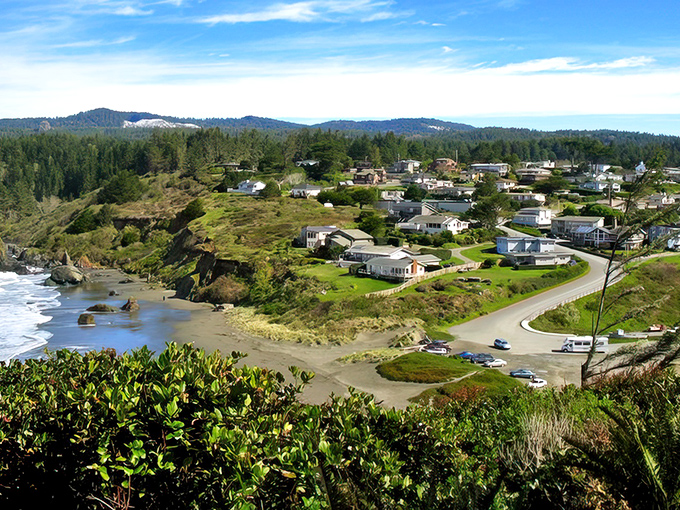 Trinidad's coastal homes cling to the edge of California like they're afraid to miss the view&mdash;and who could blame them?